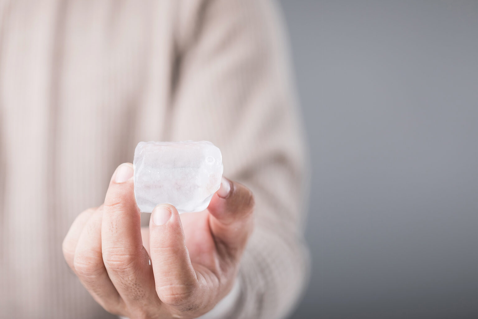 Is it true that chewing ice is harmful to your teeth? - Kees